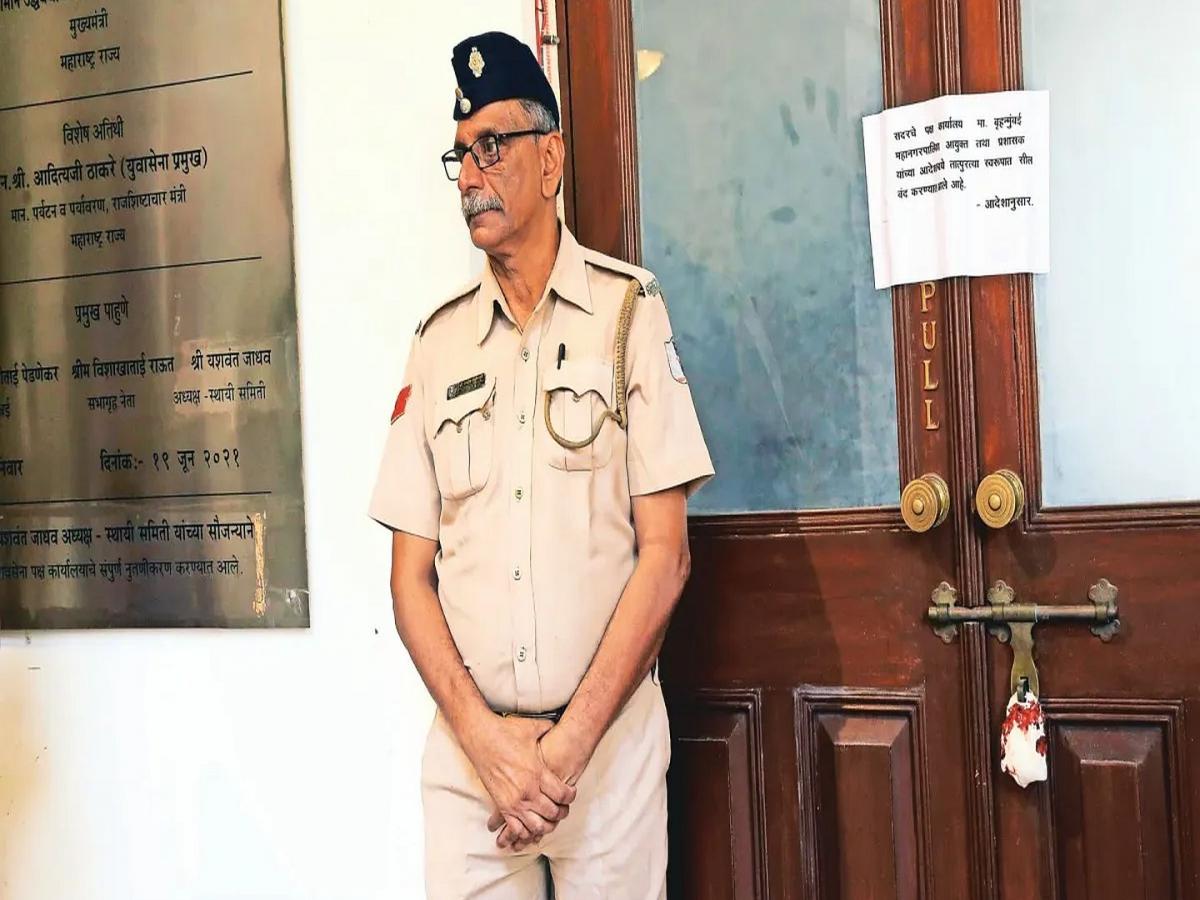 मुंबई महापालिकेत सुरक्षा रक्षकांवर कामाचा अतिरिक्त ताण; अनेक पदे रिक्त ...