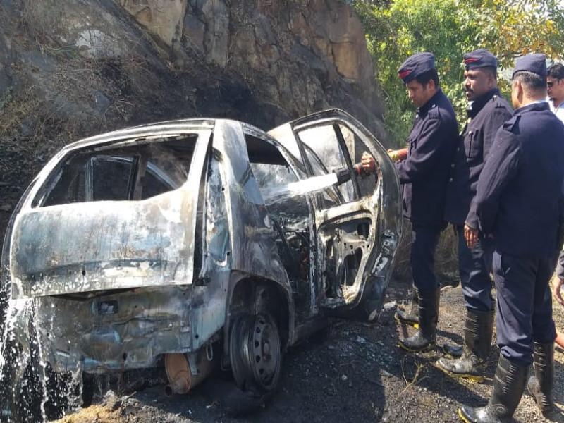 बोपदेव घाटात आग लागल्याने मोटार जळून खाक Pune Marathi News | car burns ...
