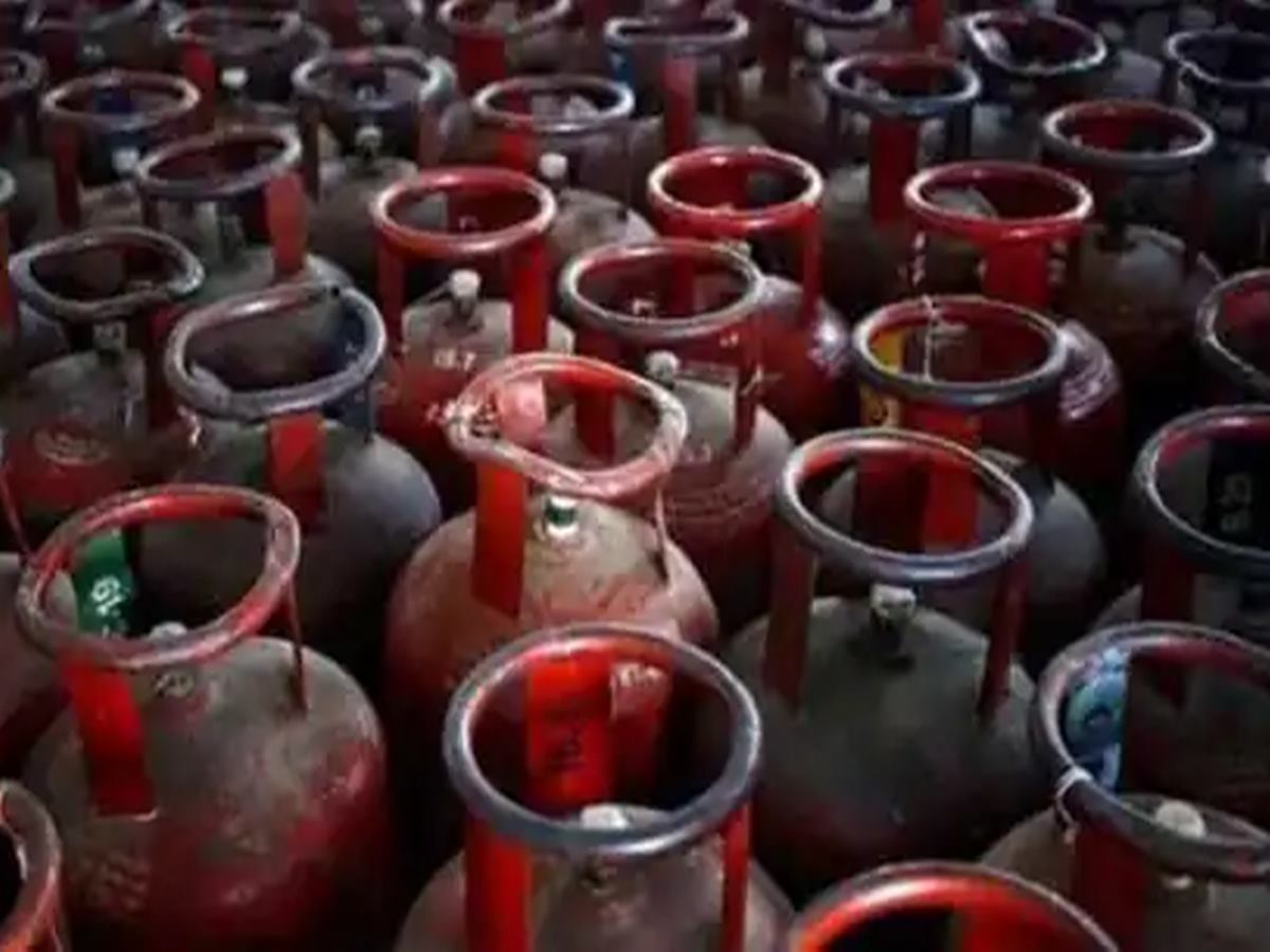 तब्बल १,१०० टक्के भडकले गॅस सिलिंडर | As many as 1,100 percent gas ...