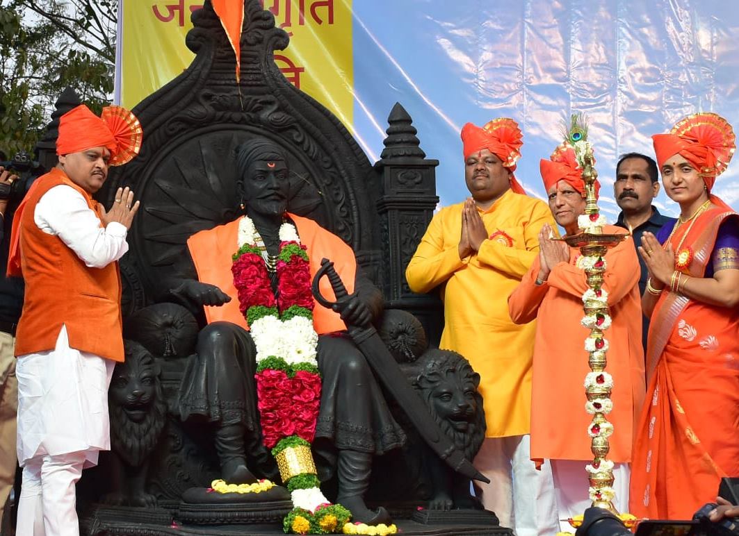 लव्ह जिहादचा कायदा झालाच पाहिजे, उपस्थितांना दिली हिंदू राष्ट्राची शपथ ...