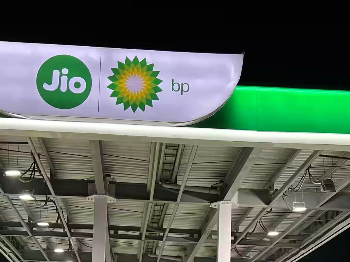 जिओ-बीपीने लाँच केले ‘यू डिझर्व्ह मोअर’ कॅम्पेन | Jio-BP launched 'You ...