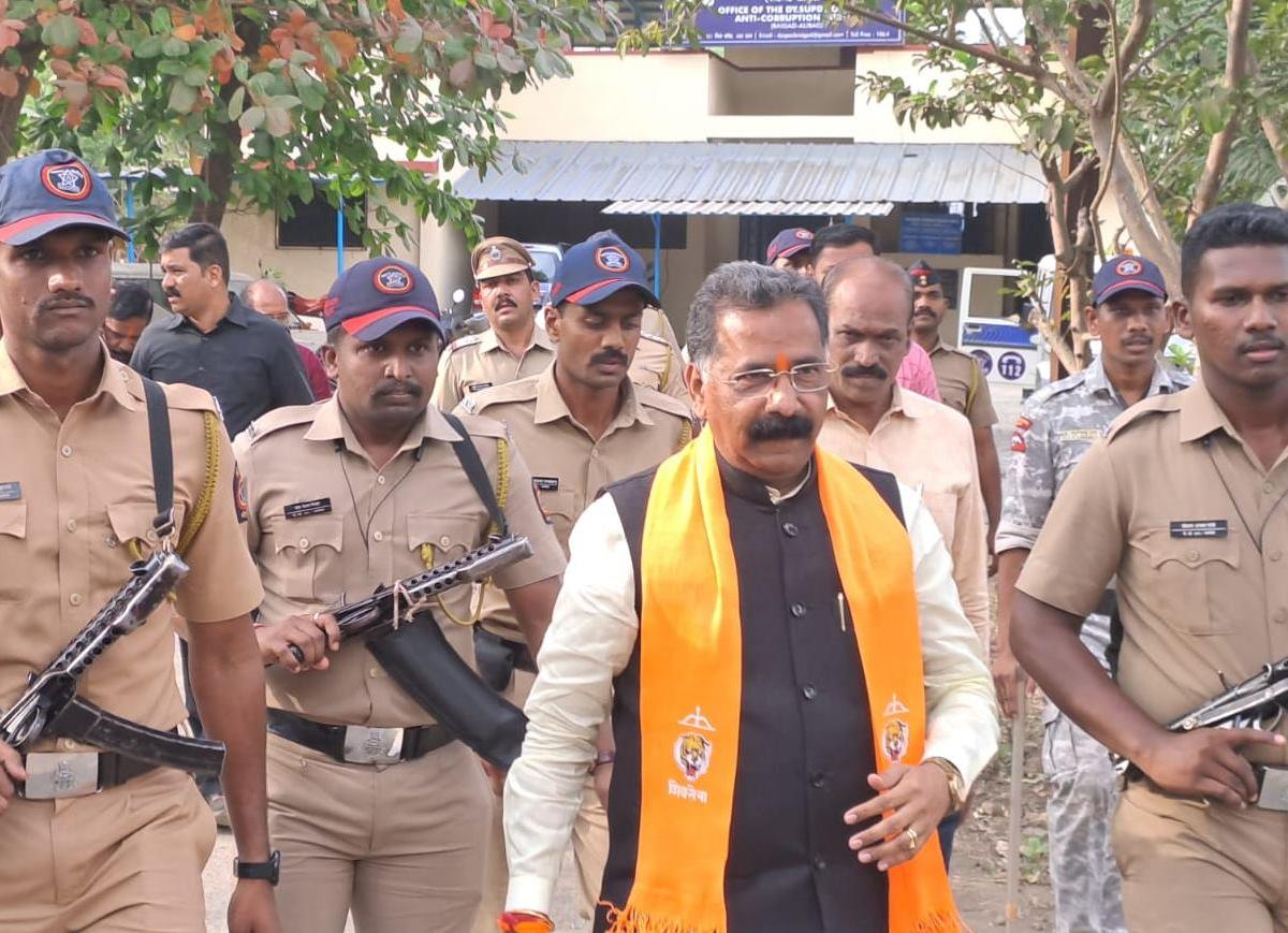 आमदार राजन साळवी लाच लुचपत कार्यालयात, कागदपत्र सादर करणार Raigad ...