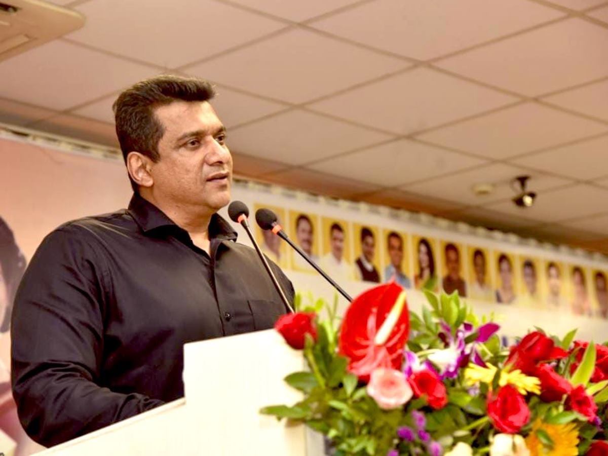 हिंदू स्मशानभूमीवरुन जिल्हा नियोजन बैठकीत आमदार अस्लम शेख आक्रमक Mumbai ...