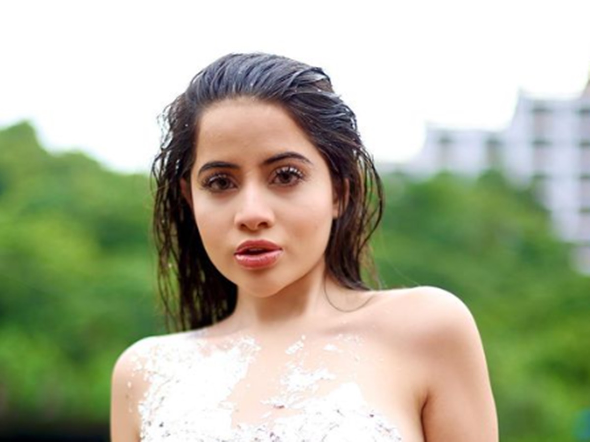 Urfi Javed: उर्फी बनली बर्फी... अंगावर एकही कपडा न घालता अभिनेत्रीचा अतिबोल्ड लूक - Marathi News ...