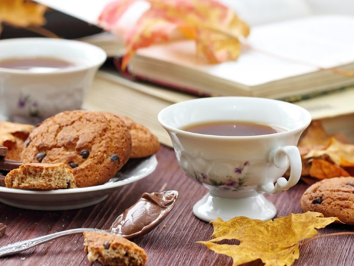 चहा-नाष्ट्याला शेजारणीकडे गेला अन् जाळ्यात अडकला; नेमकं काय घडलं? Pune ...