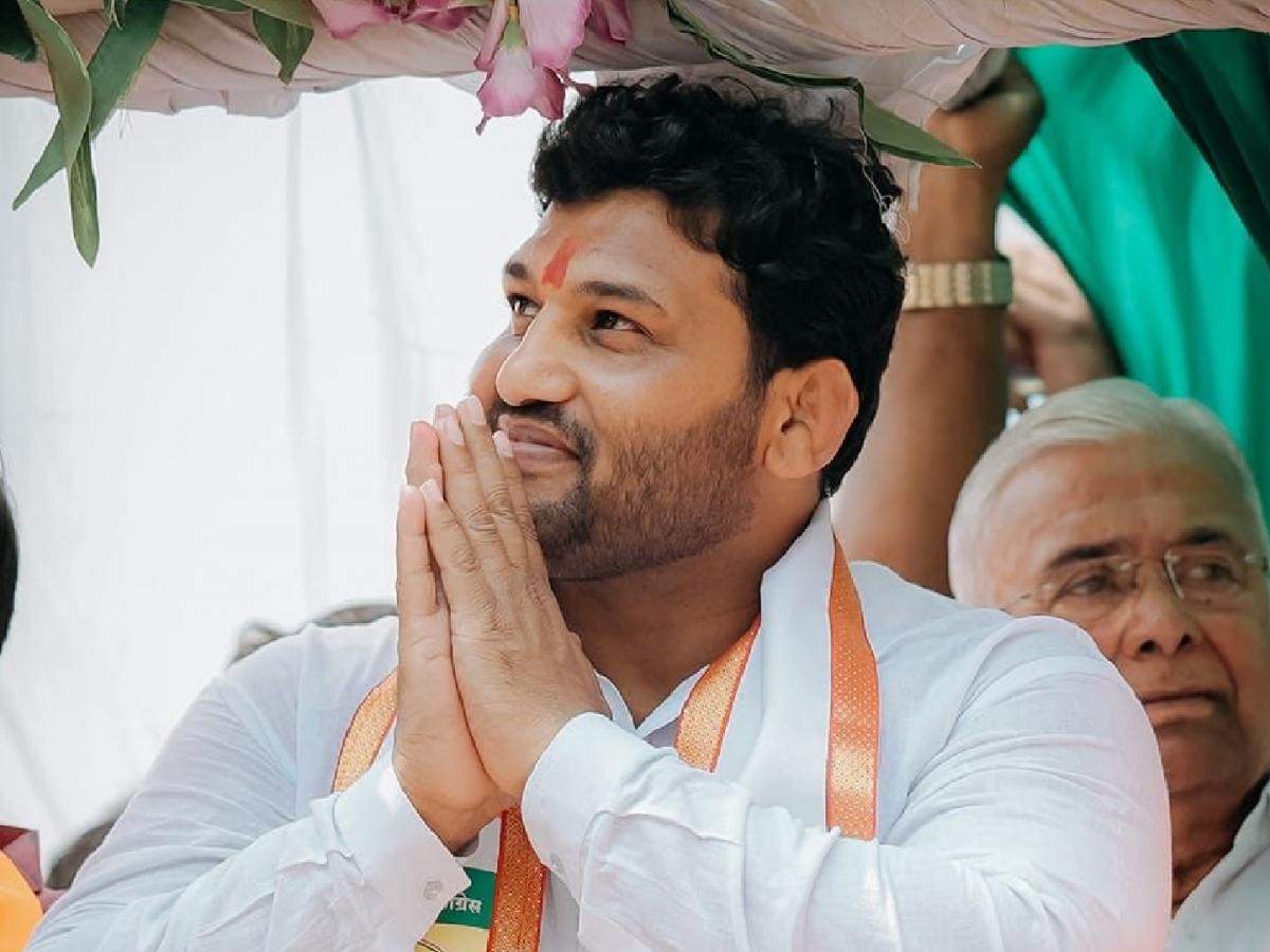चंद्रहार पाटील यांची मालमत्ता ४ कोटींहून अधिक, डोक्यावर 'इतक्या' लाखाचे ...