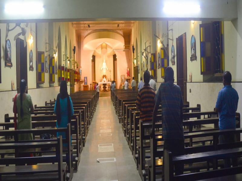Photo: तब्बल दीड वर्षांनी सर्वधर्मीय प्रार्थना स्थळांची दारे उघडली ...