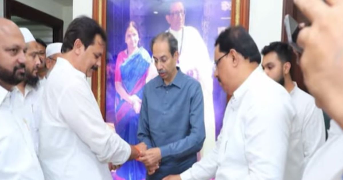 स्वबळावर लढणाऱ्या काँग्रेसला ठाकरेंकडून मोठा धक्का, माजी नगरसेवक चंगेज ...