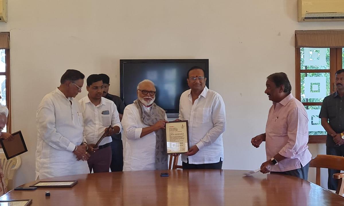 लोकहितवादी मंडळाकडून राष्ट्रवादी काँग्रेसचे नेते छगन भुजबळ यांचा ...
