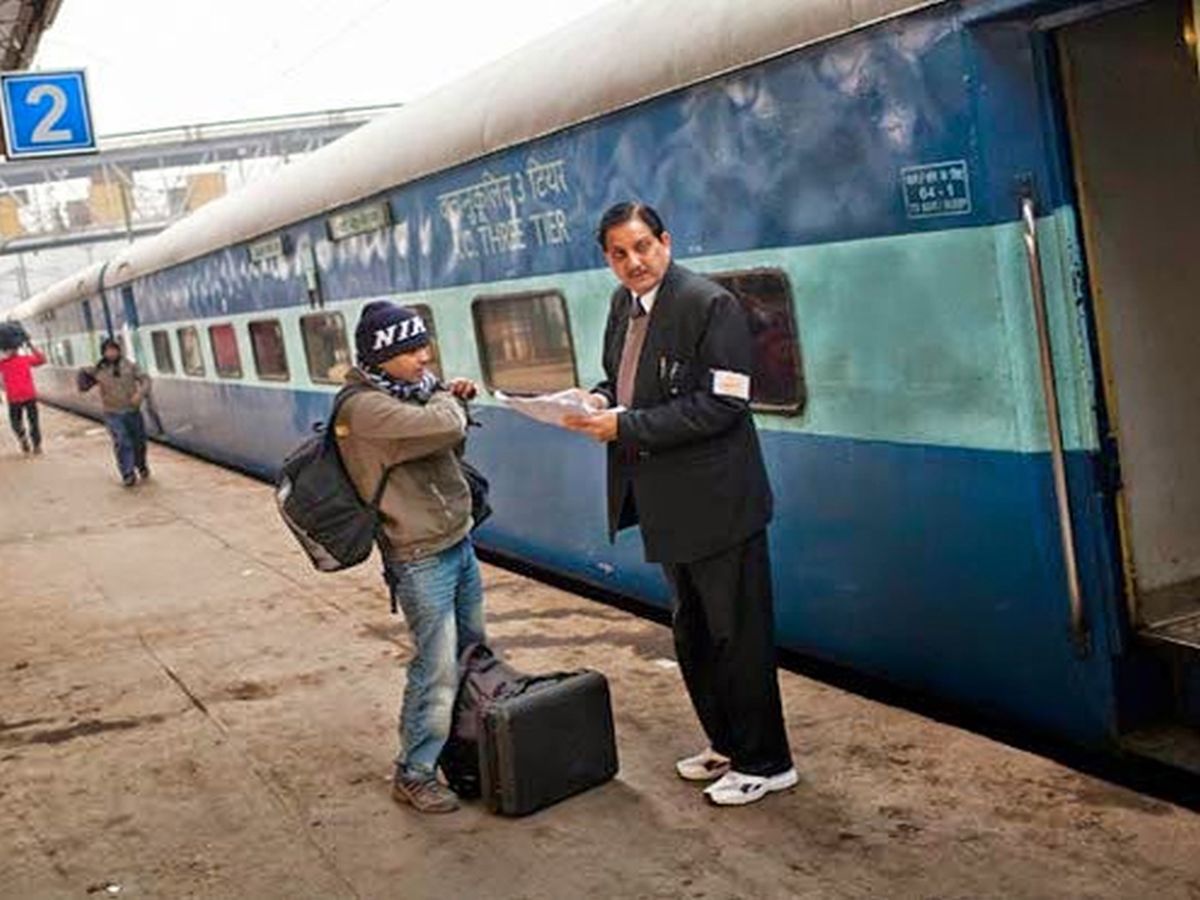Indian Railway : आता तिकीट नसलं तरी TC मागे धावण्याची गरज नाही, चालत्या ...