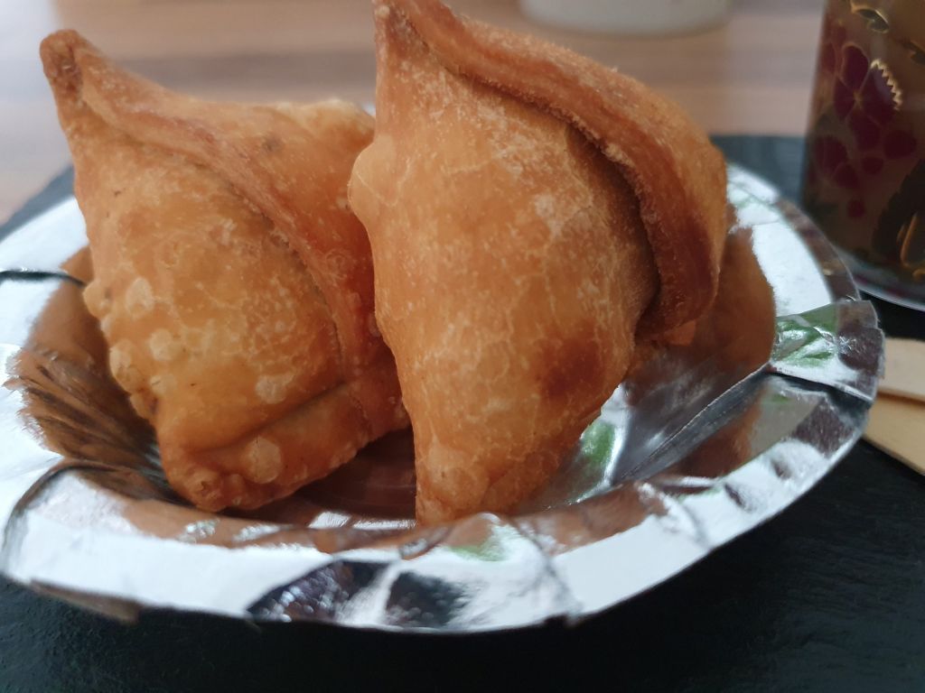 रेल्वेत समोसा, सँडविच महाग! Nagpur Marathi News | Samosa in the train ...
