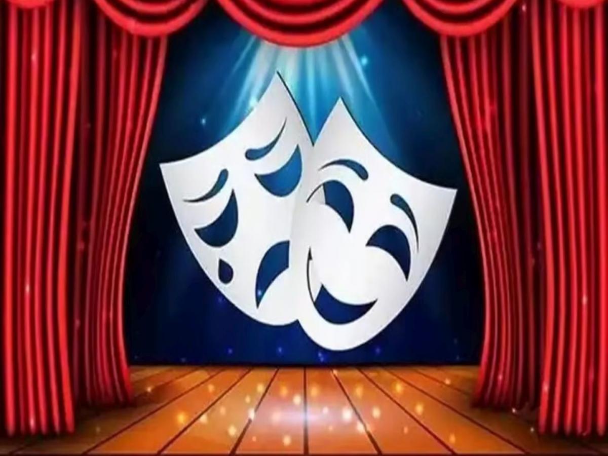 नाट्यगृहांचे व्हावे नंदनवन... - Marathi News | Theaters should become ...