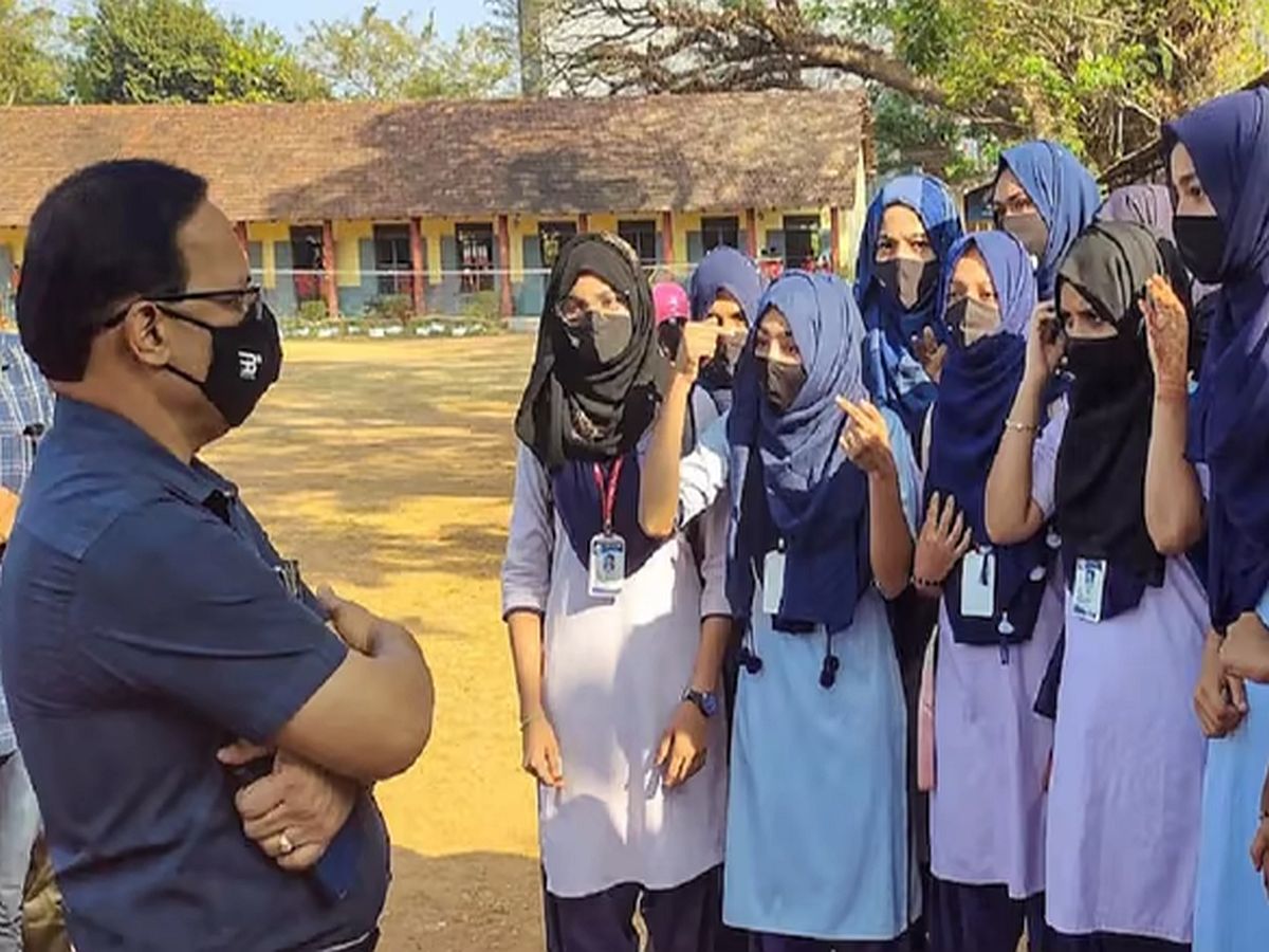 माफ करा, आम्ही मुस्लीम मुलींना शाळेऐवजी वादात ओढले - Marathi News ...