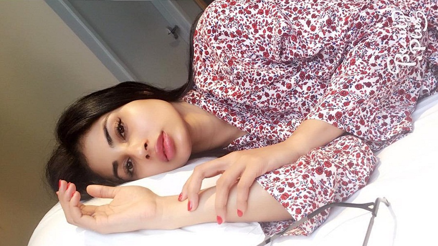 मौनी रायच्या चाहत्यांसाठी आहे एक वाईट बातमी! - Marathi News | A bad ...