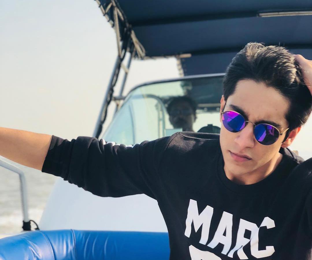 शाहरूख खानला फॉलो करतोय चंकी पांडेचा पुतण्या, पाहा शाहरूखच्या एका ...