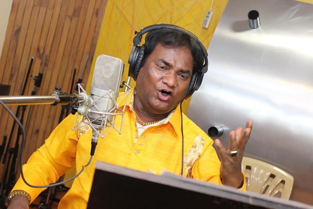 नंदू नटवरे या चित्रपटाद्वारे गायक आनंद शिंदे यांचे दिग्दर्शन क्षेत्रात ...