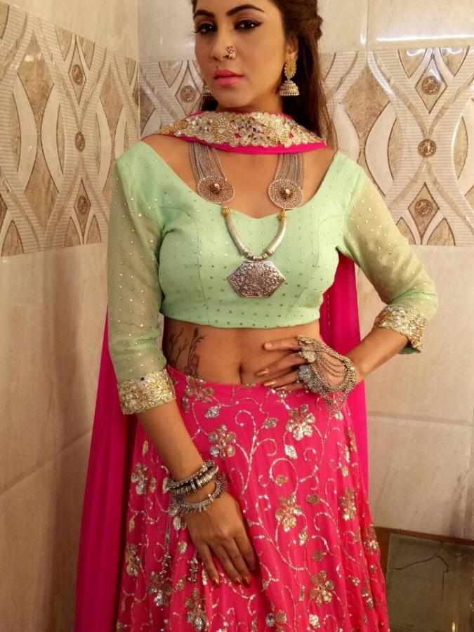 अर्शी बेगम दिसणार पुन्हा एकदा झळकणार छोट्या पडद्यावर - Marathi News ...