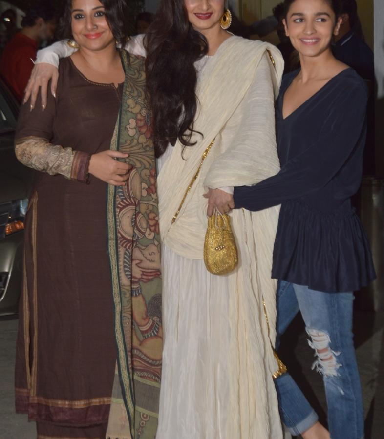 बेगम जानच्या स्क्रिनिंगला दिसल्या रेखा, विद्या आणि आलिया - Marathi News ...