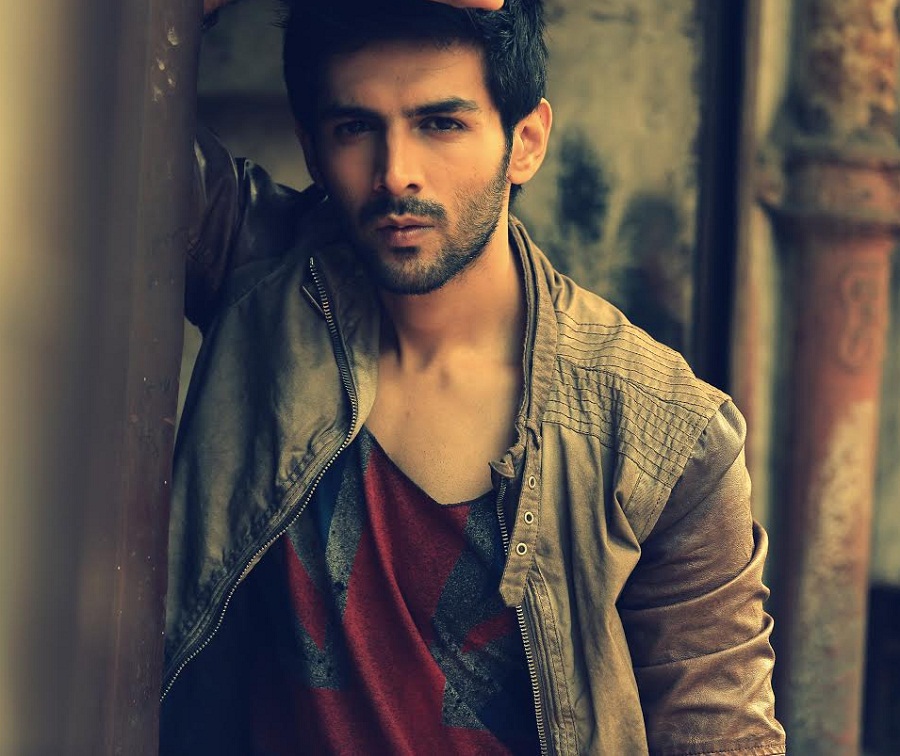 जॉन अब्राहम नाही,कार्तिक आर्यन बनणार ‘चोर’! - Marathi News | John Abraham, Karthik Aryan to ...