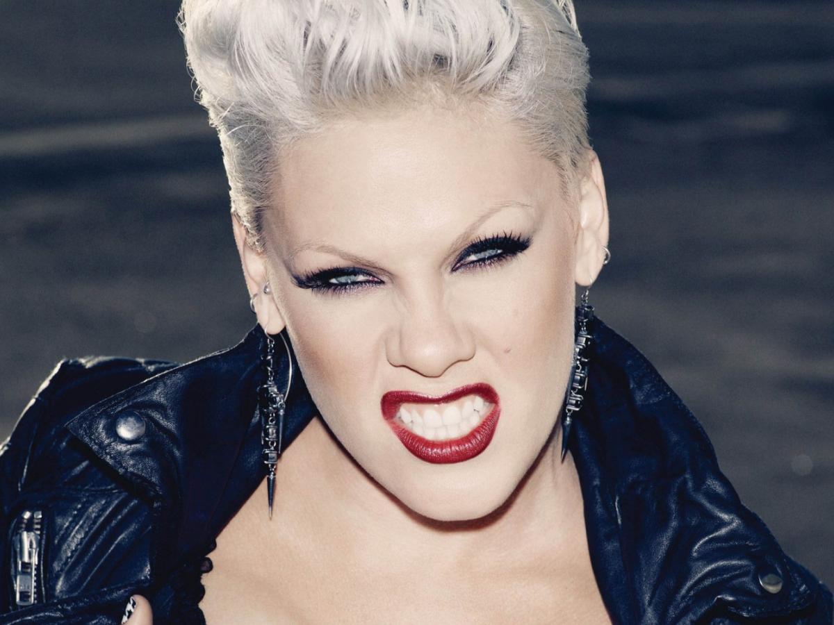 सिंगर पिंकला वजन वाढल्याचा वाटतोय अभिमान - Marathi News | Singer Pink ...