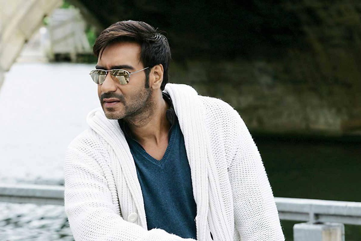 अजय देवगनने केले 'बादशाहो'चे पोस्टर शेअर - Marathi News | Ajay Devgan ...