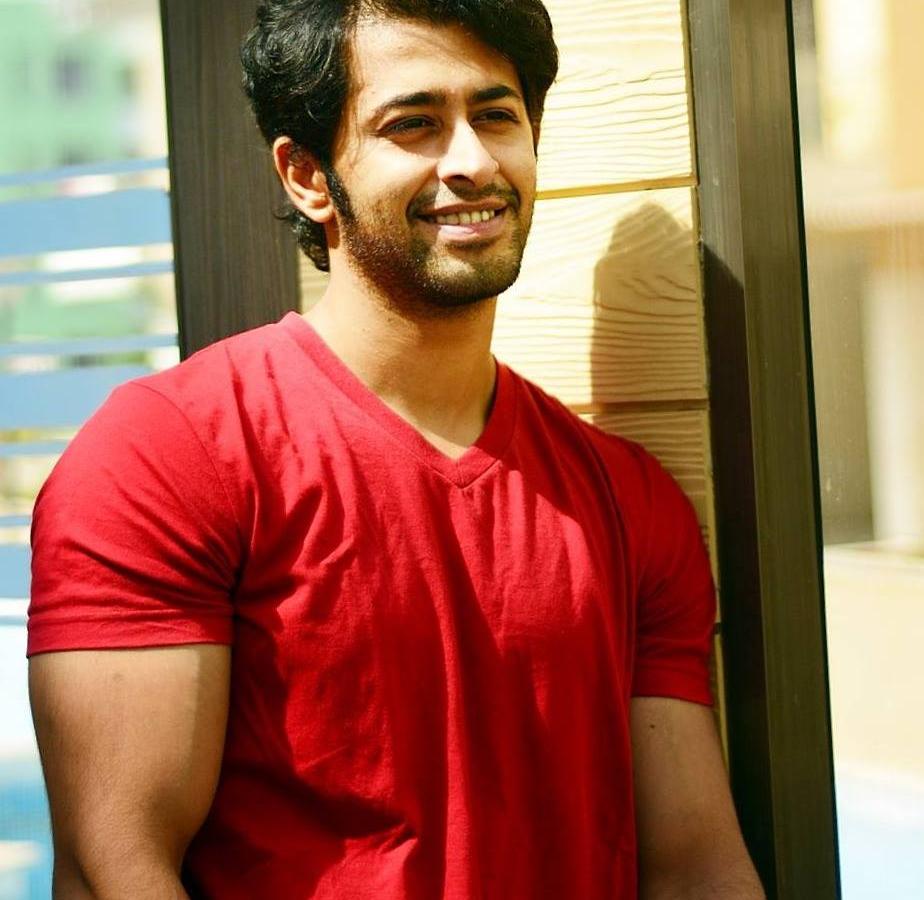 चेतन चिटणीस बनला बंगाली बाबू - Marathi News | Chetan became a Bengali ...