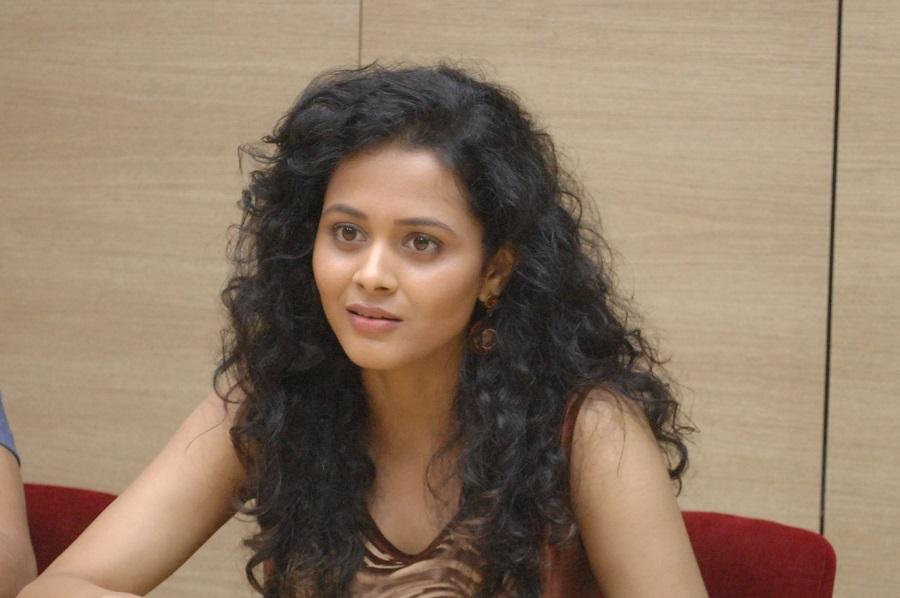 ‘बिनधास्त, मनमौजी स्वराची भूमिका जगतेय’- दिप्ती देवी - Marathi News ...