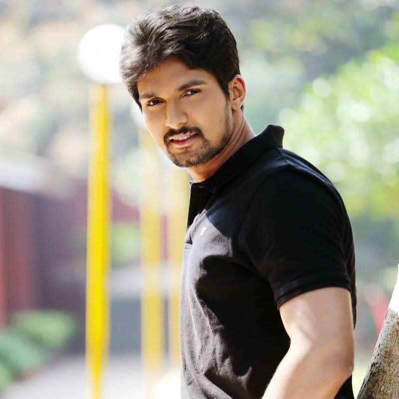 अंजली फेम हर्षद आतकरी झळकणार फायलन डिसीजन या नाटकात - Marathi News ...