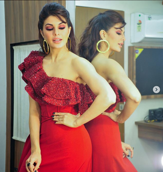 जॅकलिन फर्नांडिसचा हॉट अंदाज - Marathi News | Jacklin Fernandez's Hot ...