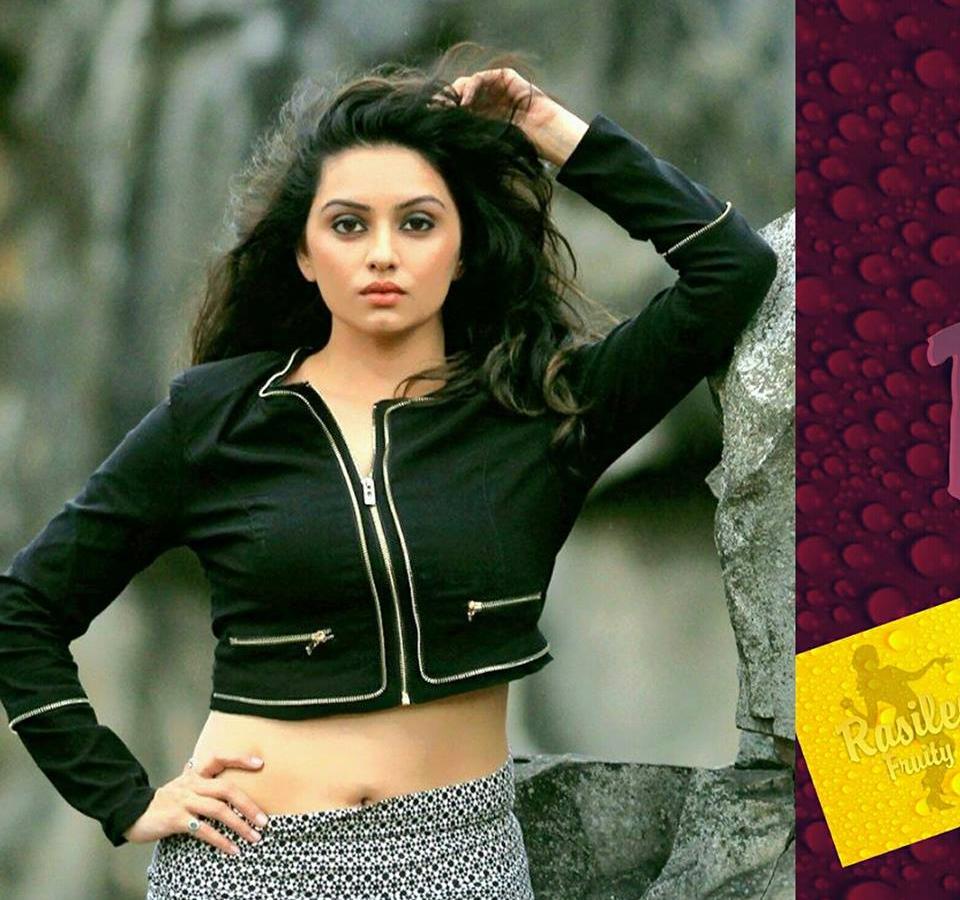 श्रुती मराठे करणार आयटम साँग - Marathi News | Shruti Marathe speaks of ...