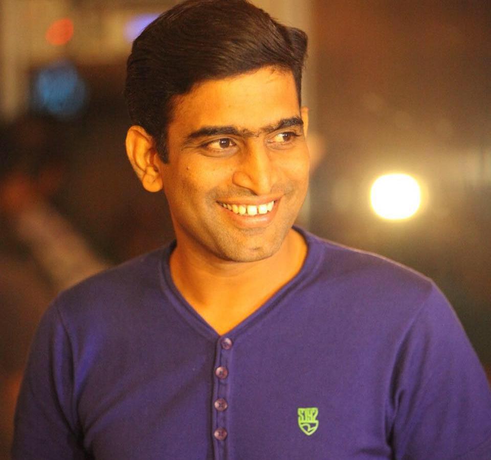 संदीप पाठकची वृध्दाश्रमला अनोखी भेट - Marathi News | Sandeep Pathak's ...