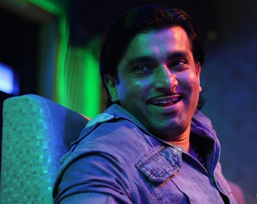 Exclusive संतोष जुवेकर साकारणार छोटा राजनची भूमिका - Marathi News ...