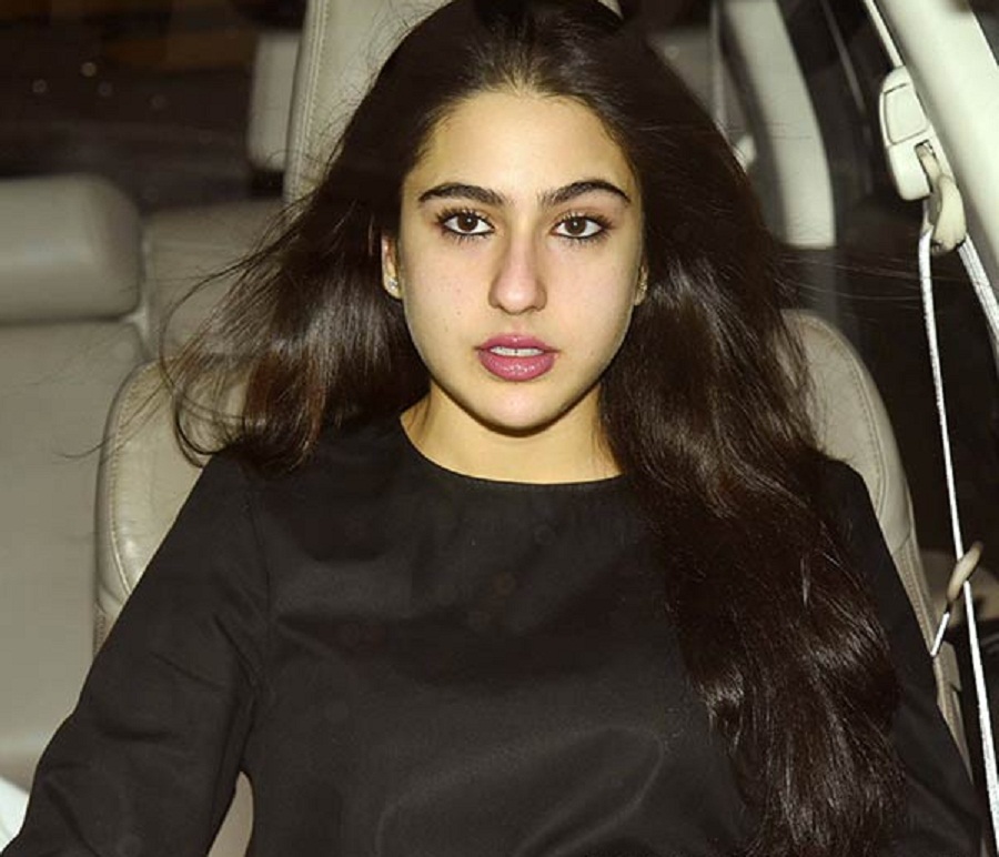 सारा अली खानला आपल्या चित्रपट घेण्यासाठी हा दिग्दर्शक हा उत्सुक ...