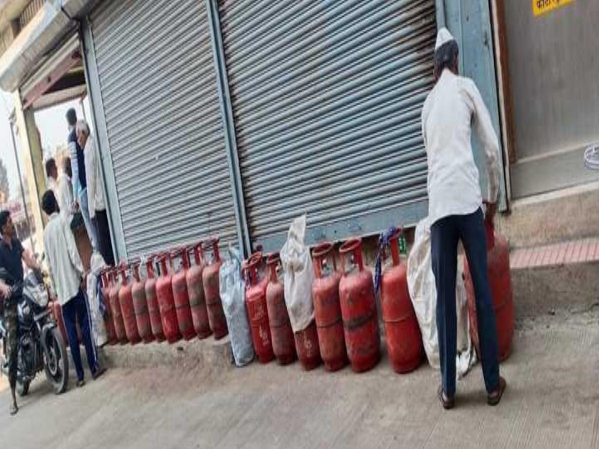 LPG Gas Crisis : अफवांमुळे पूर्व हवेलीमध्ये गॅस बुकिंगचा भडका; पुरवठा ...