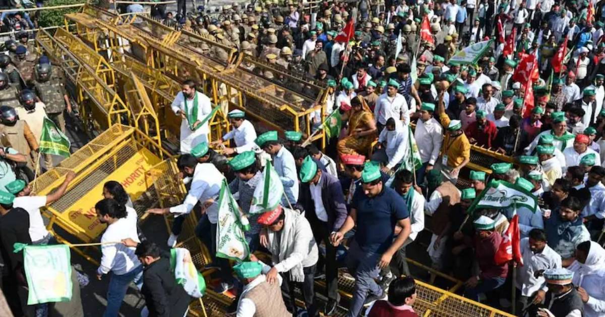 शंभू सीमेवर शेतकऱ्यांना अडवले; अश्रुधुराचा मारा, अनेक जखमी, दिल्लीकडे निघालेल्या आक्रमक ...