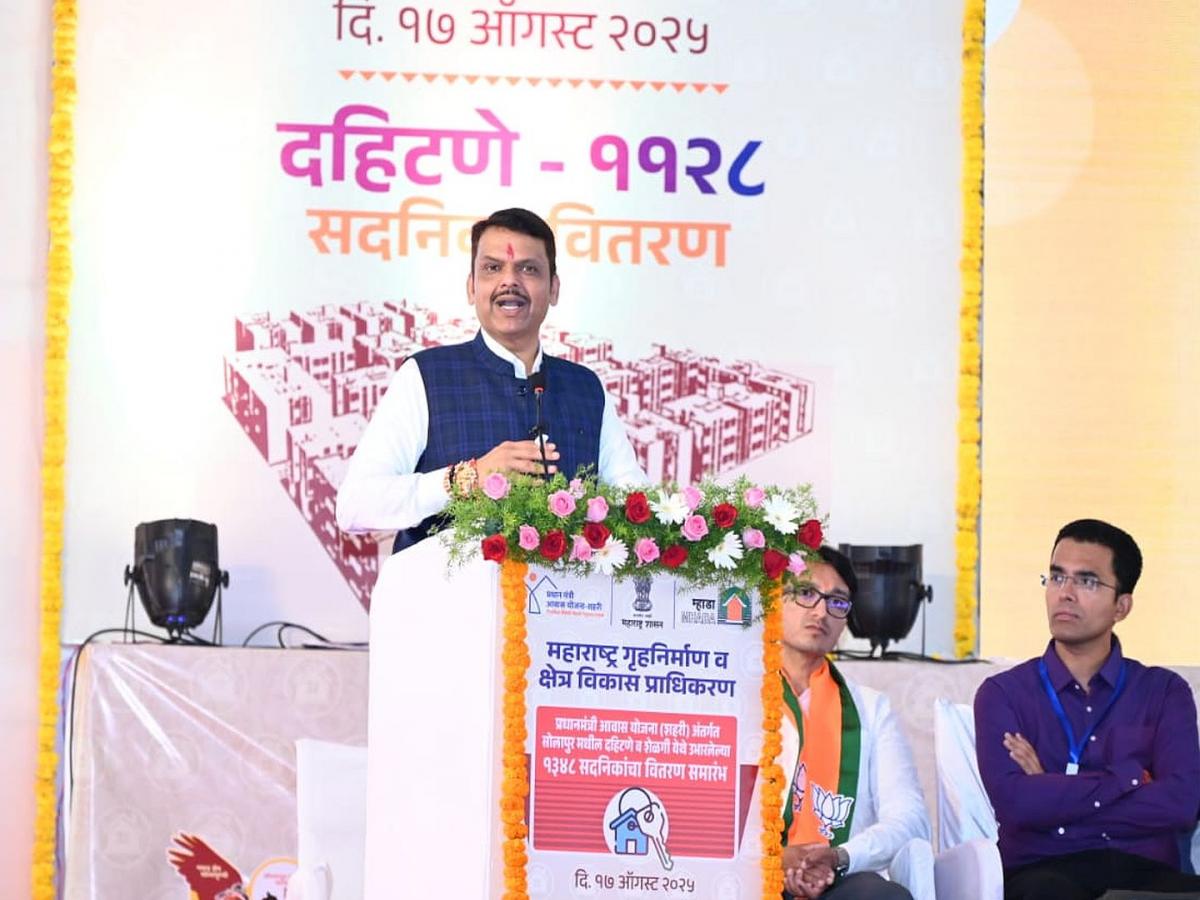 सोलापुरात जागा शोधा : MIDC च्या माध्यमातून आयटी पार्कची उभारणी करणार; मुख्यमंत्र्यांची सोलापुरात ...