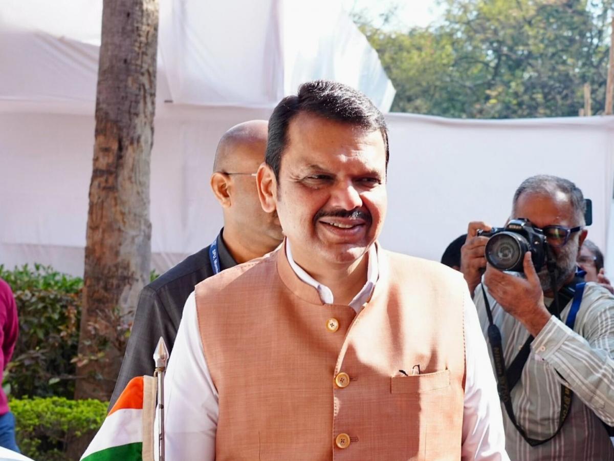 CM फडणवीसांनी विधान भवनाच्या सुरक्षारक्षांकाना झापले, घेतला मोठा निर्णय; नेमके काय घडले? Mumbai ...