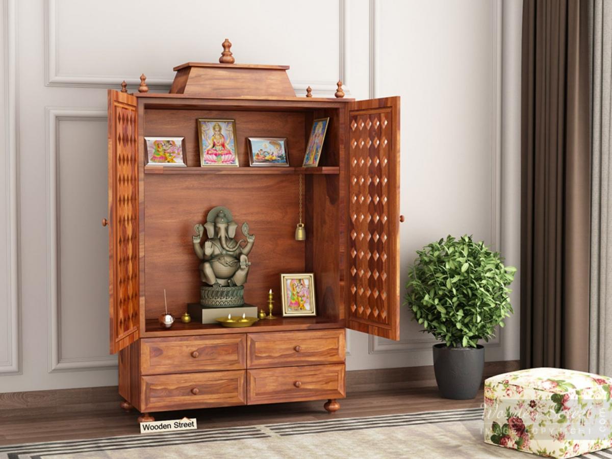 घरातील देवघराबाबतीत 'या' गोष्टी तुम्हाला माहितेयत का? या वास्तू ...