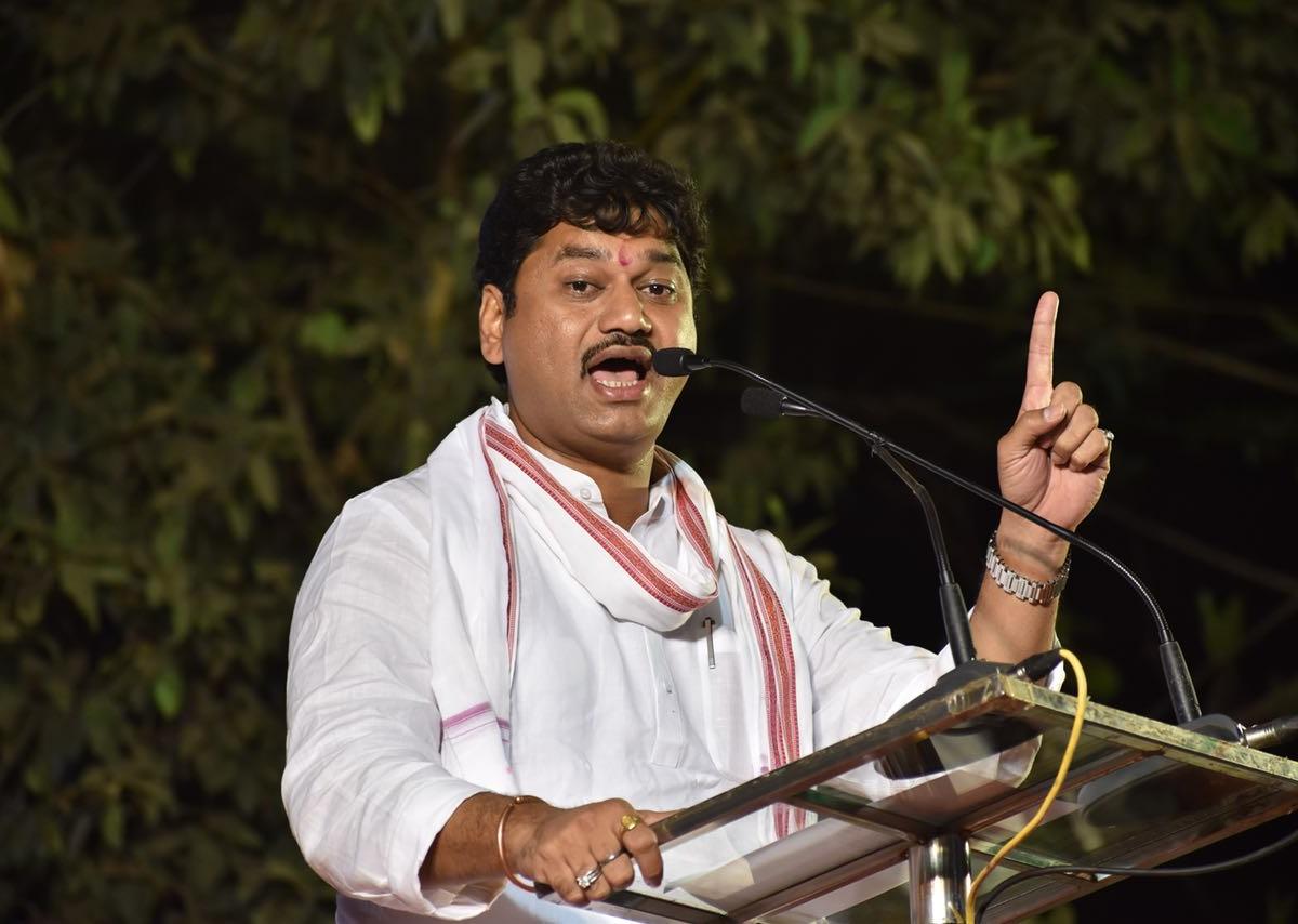 धनंजय मुंडेंच्या गाडीला अपघात, स्वतःच दिली तब्येतीची माहिती; FB पोस्ट ...