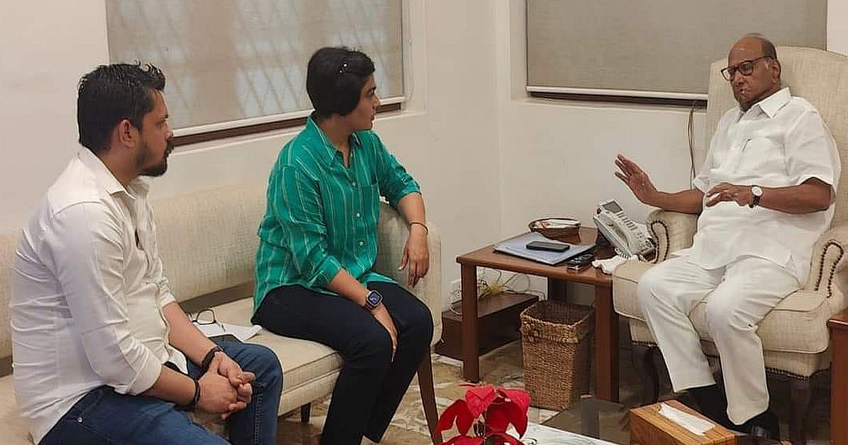 शरद पवारांचे २ युवा शिलेदार अजित पवारांकडे; 'तुतारी' खाली ठेवत हाती ...