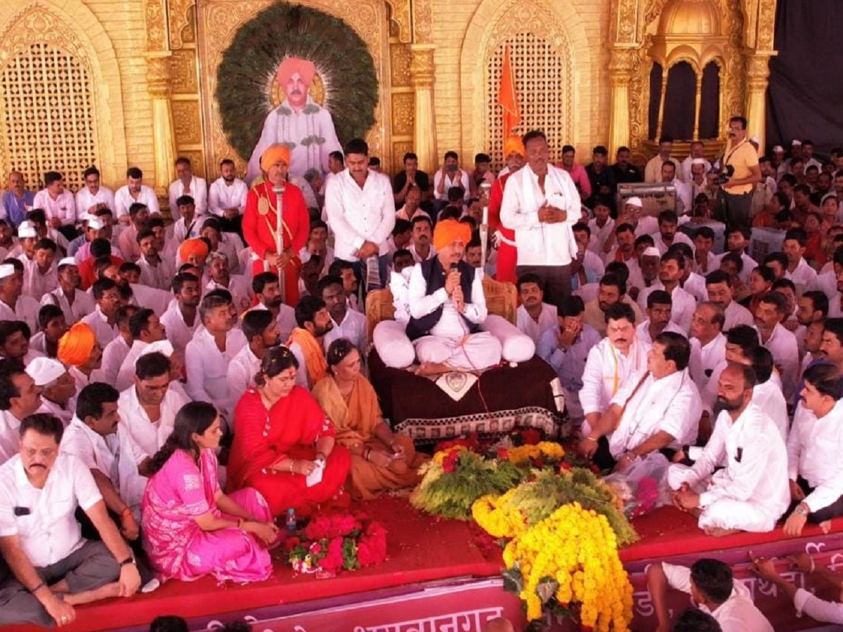 पंकजाताई भगवान गडाची पायरी तर मी पायरीतला दगड: धनंजय मुंडेंची वडीलकीची ...