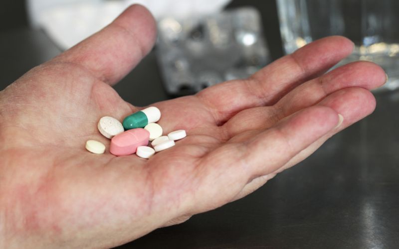 मरोळ पोलिस कॅम्पमध्ये नशेबाजांचा धुडगूस Mumbai Marathi News | Drug ...