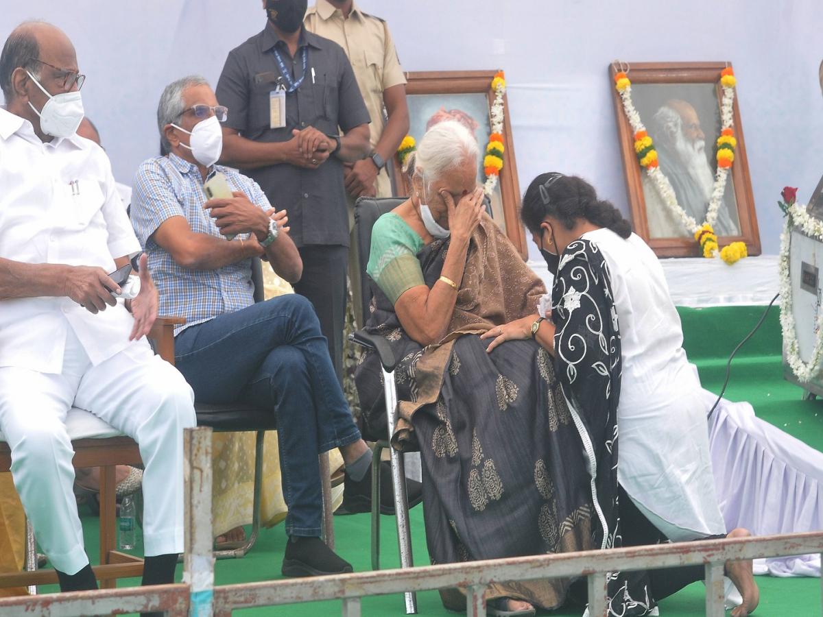 N D Patil : अंत्यदर्शनावेळचा माईंचा धीरोदात्तपणा अन् शरद पवारांची साथ ...