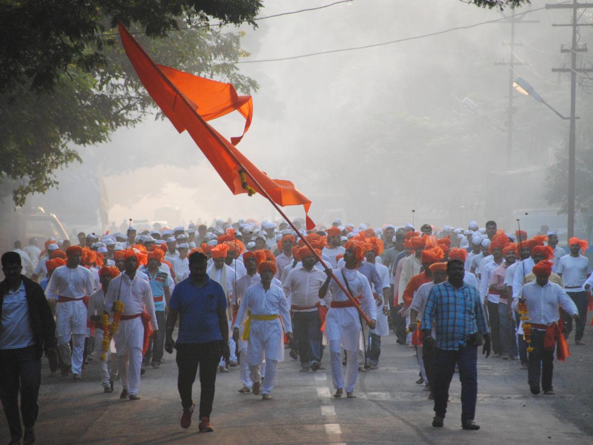 शिवप्रतिष्ठानतर्फे दुर्गामाता दौडीस प्रारंभ, दसऱ्यापर्यंत चालणारा दौड ...