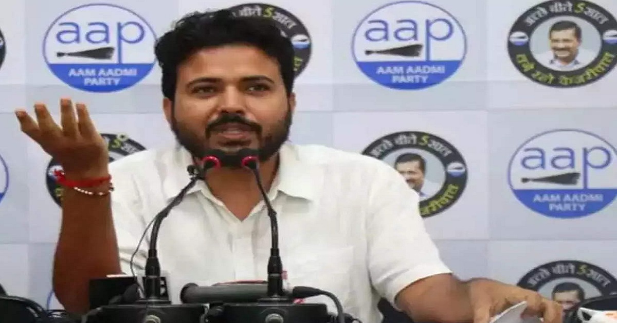 AAP नेते दुर्गेश पाठक यांना ईडीचे समन्स, केजरीवालांच्या स्वीय सचिवाचीही ...