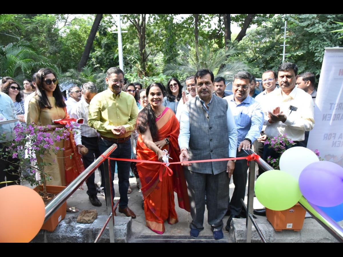 जोगेश्वरीच्या मातोश्री मीनाताई ठाकरे शिल्पग्राम पार्कमध्ये साकारले ...