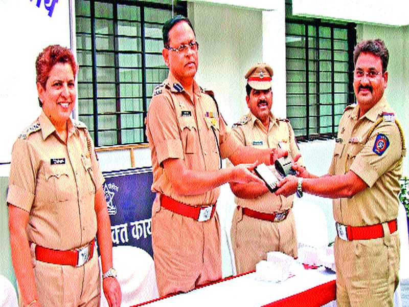 वाहतूक पोलिसांना मिळाले ई-चलन मशीन Pimpri chinchwad Marathi News ...