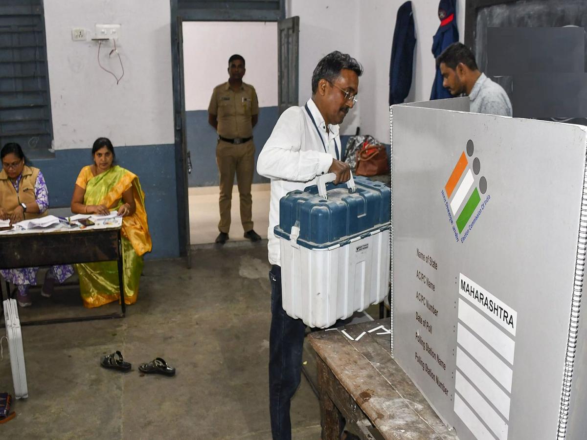 महाराष्ट्रात आजपासून आचारसंहिता? निवडणूक आयोग दुपारी ४ वाजता घोषणा ...