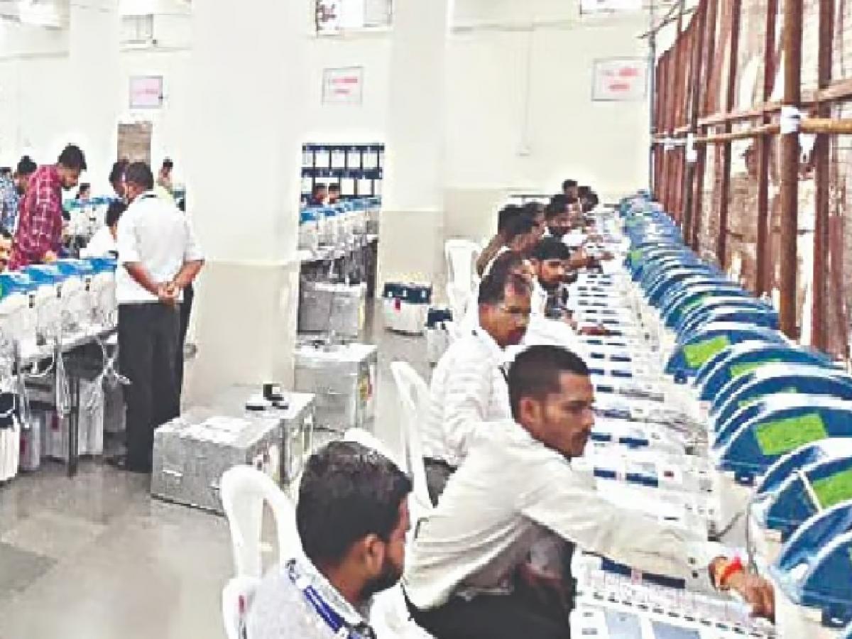 विधानसभेची तयारी; सातारा जिल्ह्यात सर्व मतदान यंत्रांची प्रथमस्तरीय ...