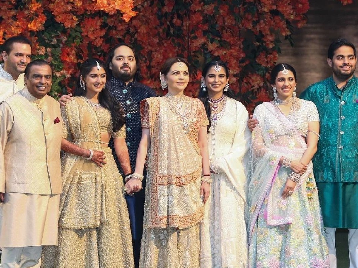 Ambani Family : अंबानी कुटुंबातील महिलांचं शिक्षण किती माहितीये का ...